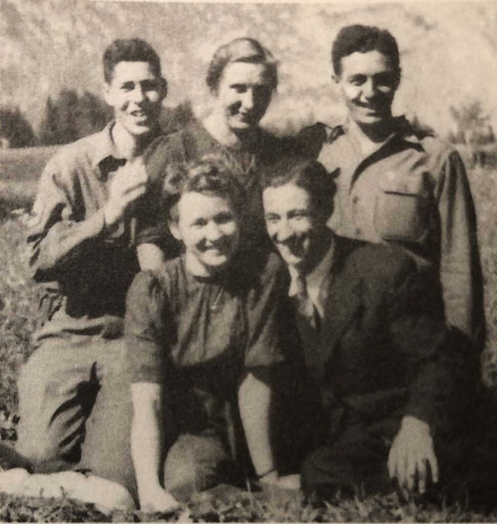 Ötztaler Museen Fallschirm der “Operation Greenup”Gletscherfund im Museum